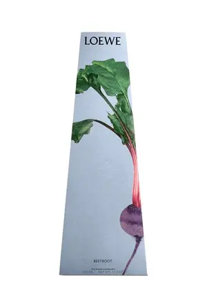 Loewe Beetroot Wax Candleholder Wax Candleholder, Candlestick-shaped Candle, Fruity Scent, Fresh Aroma, Sweet Notes