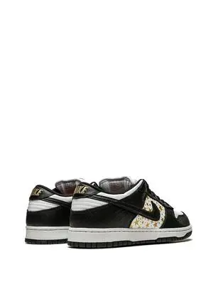Nike X Supreme Sb Dunk Low "stars" Sneakers - Black