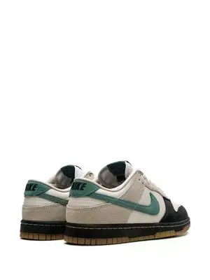 Nike Dunk Low Sneakers