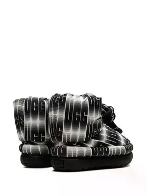 UGG Maxi Wavelength Short Boots