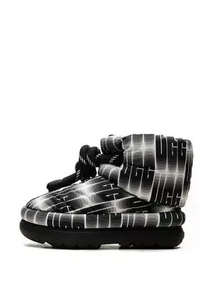 UGG Maxi Wavelength Short Boots