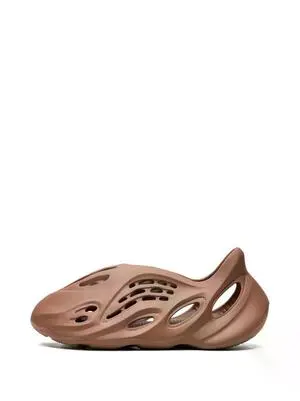 ADIDAS X YEEZY Yeezy Foam Runner "flax - Brown