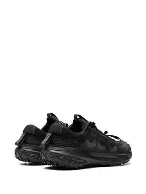 Nike Mountain Fly 2 Low Triple Sneakers