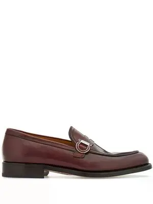 FERRAGAMO Gancini Plaque Leather Loafers - Red