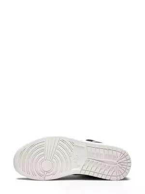 JORDAN 1 Retro High Jeter Sneakers