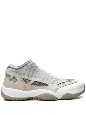 JORDAN Air Low Ie Sneakers