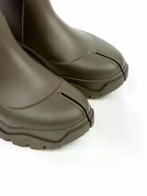 MAISON MARGIELA Tabi Rubber Boots - Brown
