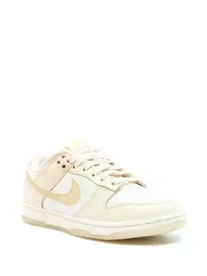 Nike Dunk Low Sneakers