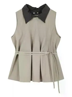 STUDIO TOMBOY Pleated Sleeveless Blouse With Contrast Collar - Grey