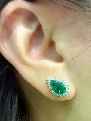 HYT JEWELRY Emerald And Diamond Earrings - Silver