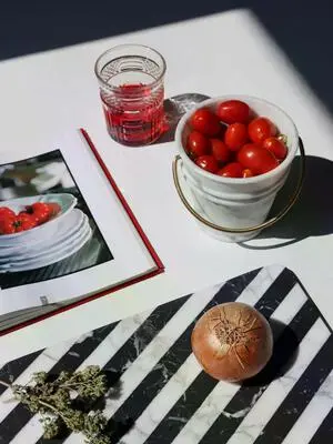 EDITIONS MILANO Alice Chopping Board