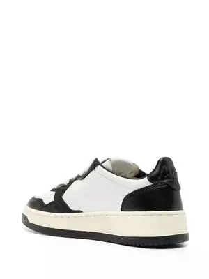 AUTRY Medalist Leather Sneakers - Black