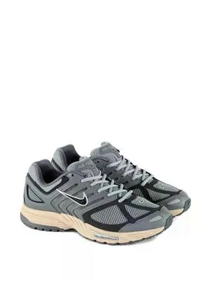 Nike Pegasus 2005 Retro Sneakers