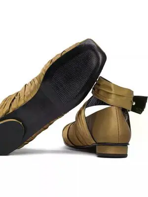ALOHAS Pleated Buckle Ballet Flats