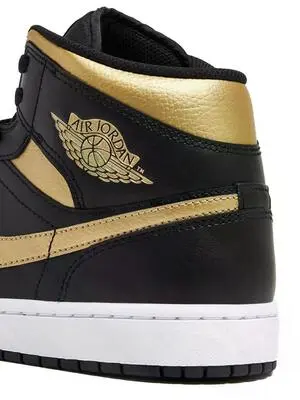 Nike Jordan 1 Retro High Top Sneakers