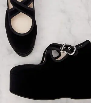 Alaïa Criss Cross 110 Velvet Wedges