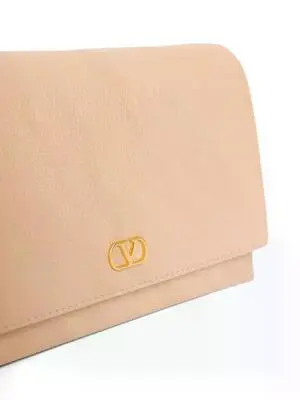 Valentino Garavani Vlogo Signature Grainy Calfskin Wallet With Chain - Neutrals