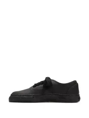 GENERAL SCALE. General Scale Kiefer Low-top Sneakers With Speckled Sole - Black