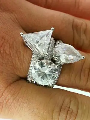 IZABEL DISPLAY Mega Triangle Pavé Ring - Silver