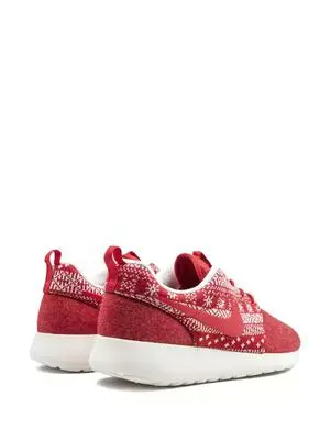 Nike Rosherun Winter Sneakers With Snowflake Pattern