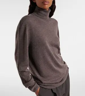 THE ROW Lizzy Cashmere Turtleneck Sweater