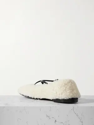 JIMMY CHOO Eleri Shearling Ballet Flats With Patent Crossover Straps And Faux Pearl Charms - Neutrals