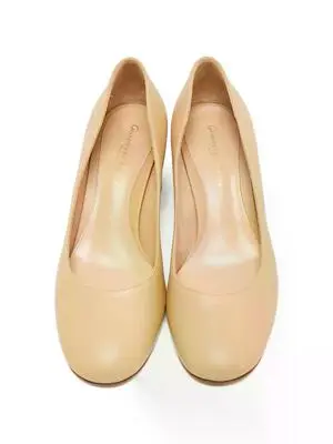 GIANVITO ROSSI Beige Leather Round Toe Block Heel Pumps