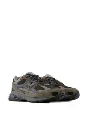 NEW BALANCE 2010 Lace Up Sneakers