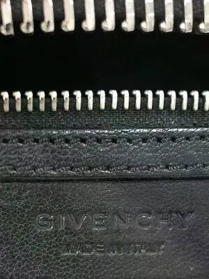 Givenchy Antigona Small Leather Handbag - Black