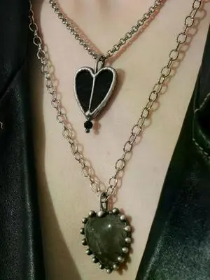 POISONED HEARTS Tone Glass Heart Pendant Chain Necklace