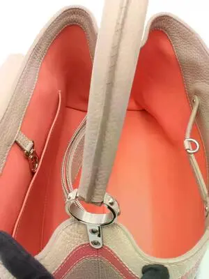 LOUIS VUITTON 2016 Mm Capucines Handbag
