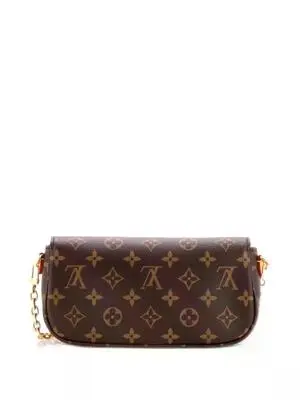 LOUIS VUITTON Ivy Wallet On Chain Monogram Canvas Shoulder Bag