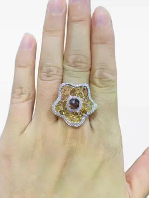 HYT JEWELRY Flower-shape Multi-cut Diamond Statement Ring In 18k White Gold