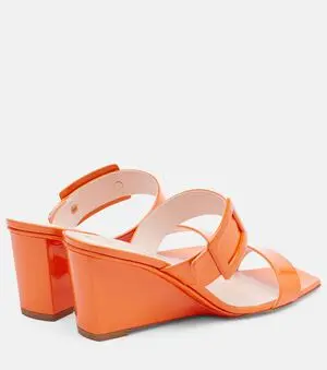ROGER VIVIER Belle Vivier Patent Leather Wedge Mules - Orange