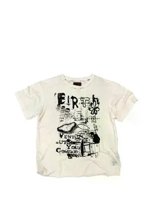 BIRTH OF ROYAL CHILD Graphic Distressed T-shirt - Neutrals