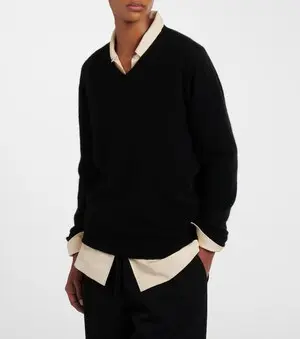 THE ROW Numi Cashmere V-neck Top