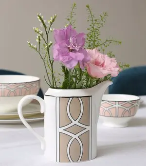 O.W.LONDON Loop Milk Jug - Neutral