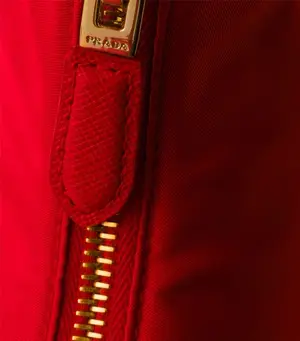 Prada Re-nylon Re-edition 2005 Shoulder Bag - Red