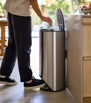 JOSEPH JOSEPH Large Easy-push Arc Pedal Bin