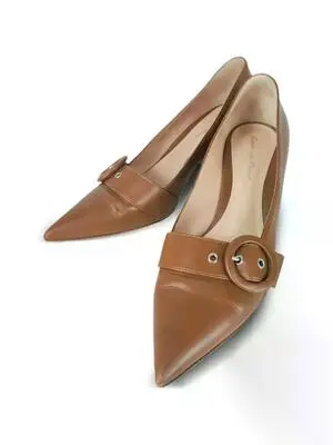 Buckled Pumps