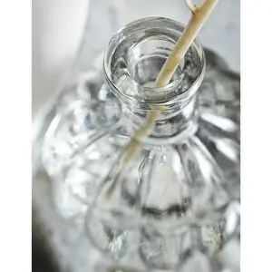 THE WHITE COMPANY Ribbed Bud Glass Vase 11cm
