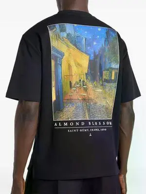Manière De Voir Anders Cafe Terrace At Night Graphic T-shirt