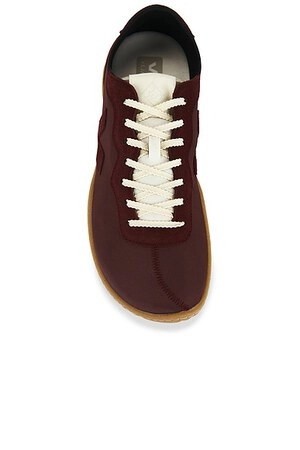 VEJA Jitsu Sneaker - Amarante