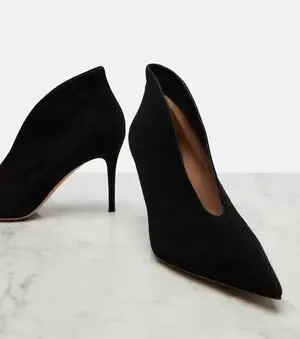 GIANVITO ROSSI Vania Suede Pumps - Black