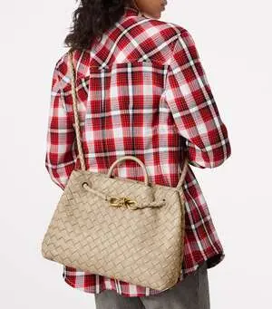 Bottega Veneta Medium Andiamo Shoulder Bag - Neutral