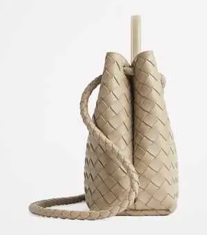 Bottega Veneta Medium Andiamo Shoulder Bag - Neutral