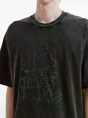 Izzue Embossed-graphic T-shirt - Black