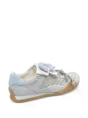 Fendi Wave Sneakers With Flower-patch Detail - Grey
