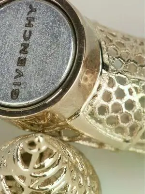 Givenchy Magnetic Horn Earring