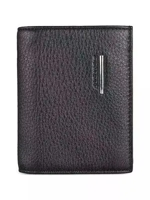 PIQUADRO Grained Leather Passport Holder
